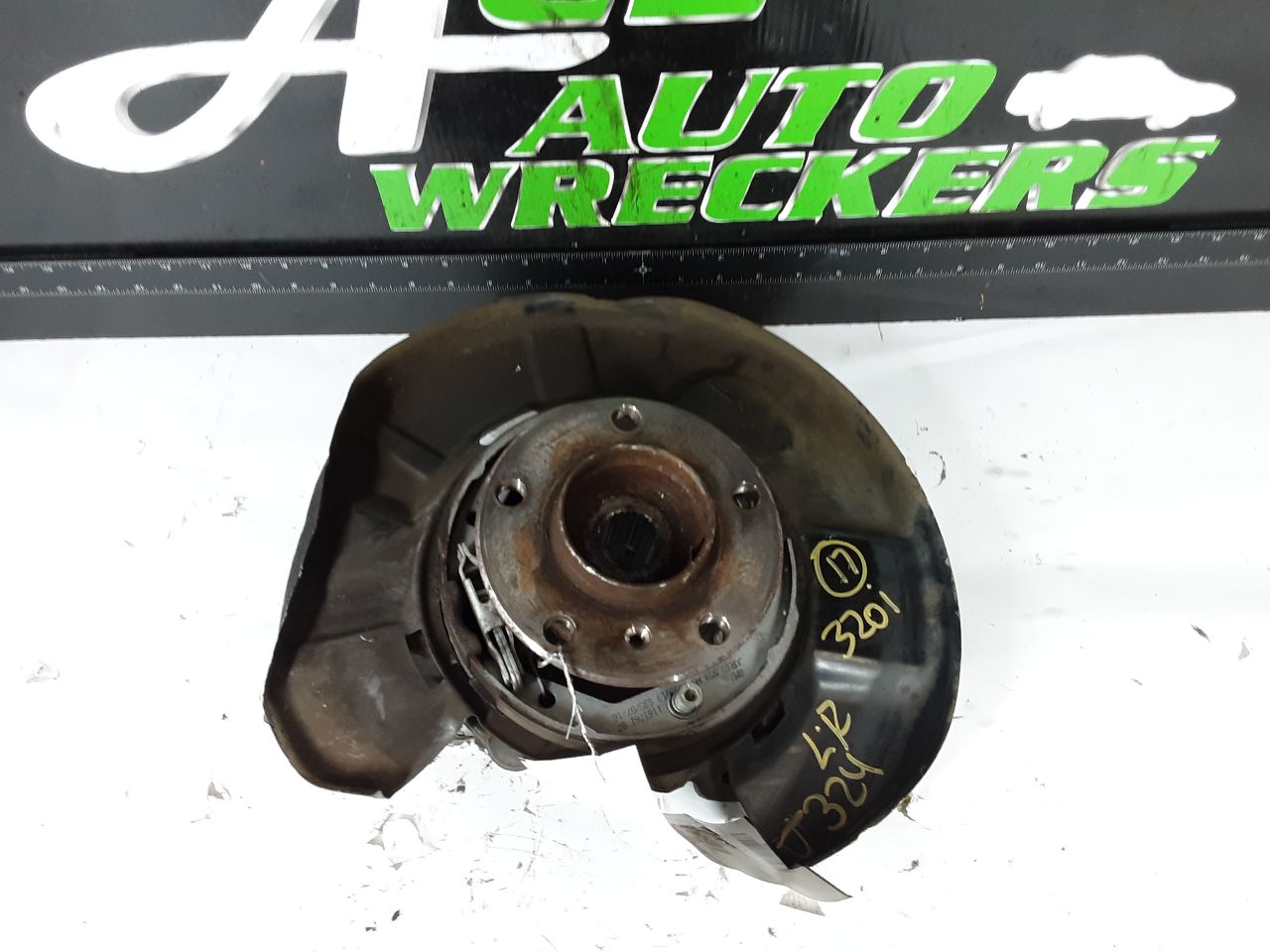 BMW 330e 2016-2018 R. Rear Knuckle Stub - Ace Auto Wreckers